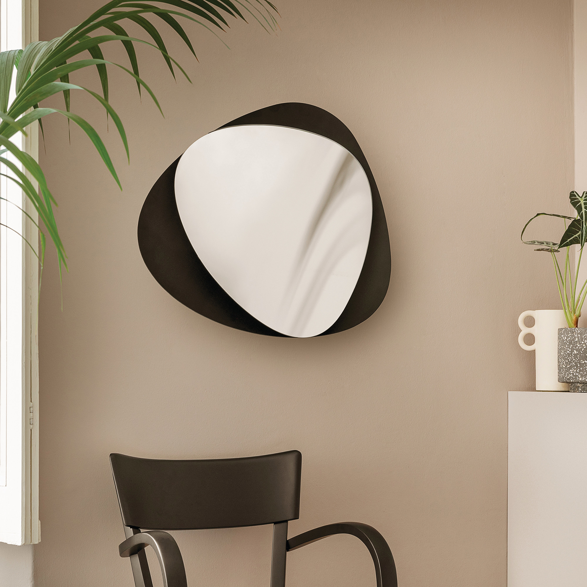 Colombina Wall mirror black with a steel frame - Alessi FM25 B | FA