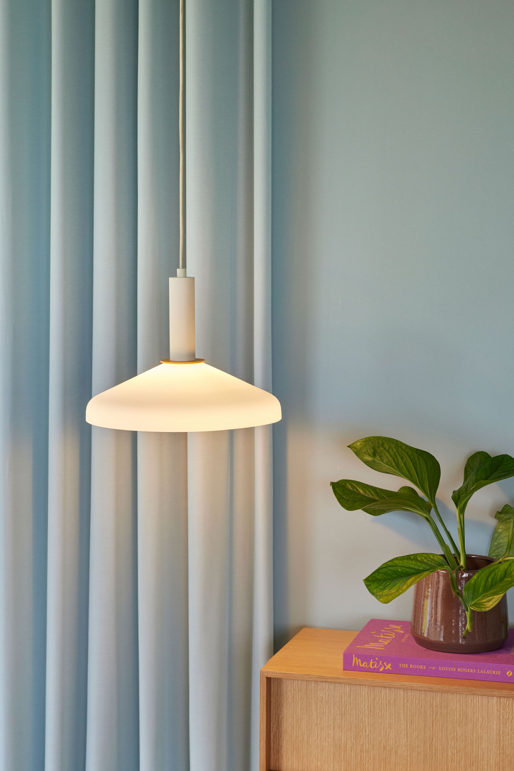 Lampa wisząca Apollo piaskowa - Hübsch 961907 | Fabryka Form