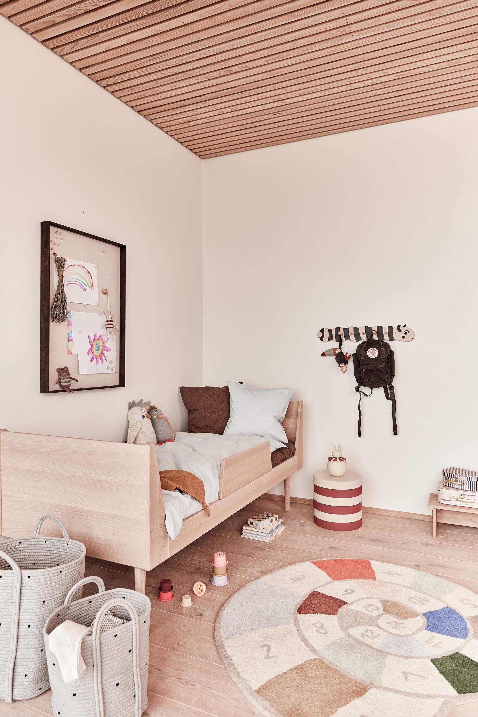 Tablica korkowa Peili 100 x 120 cm jesion naturalny - OYOY L300372