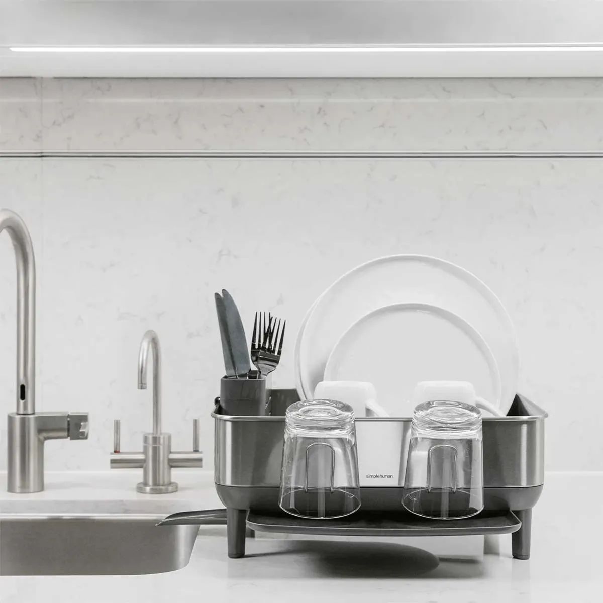 Отцедник за съдове Simplehuman с поставки за чаши - KT1184DC | FA