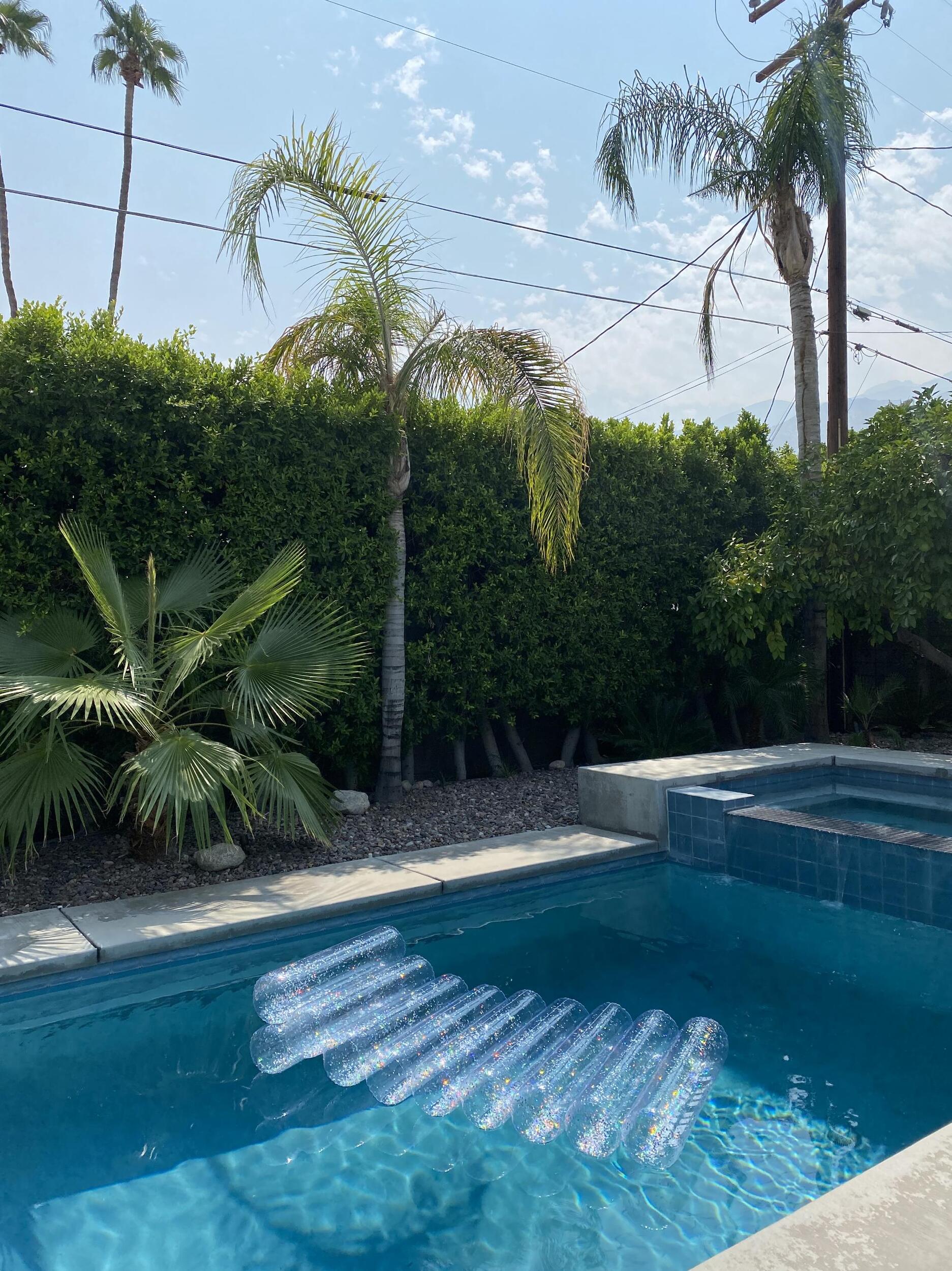 Tube Lilo Swimming inflateable - Sunnylife S2LTUBGL | FormAdore