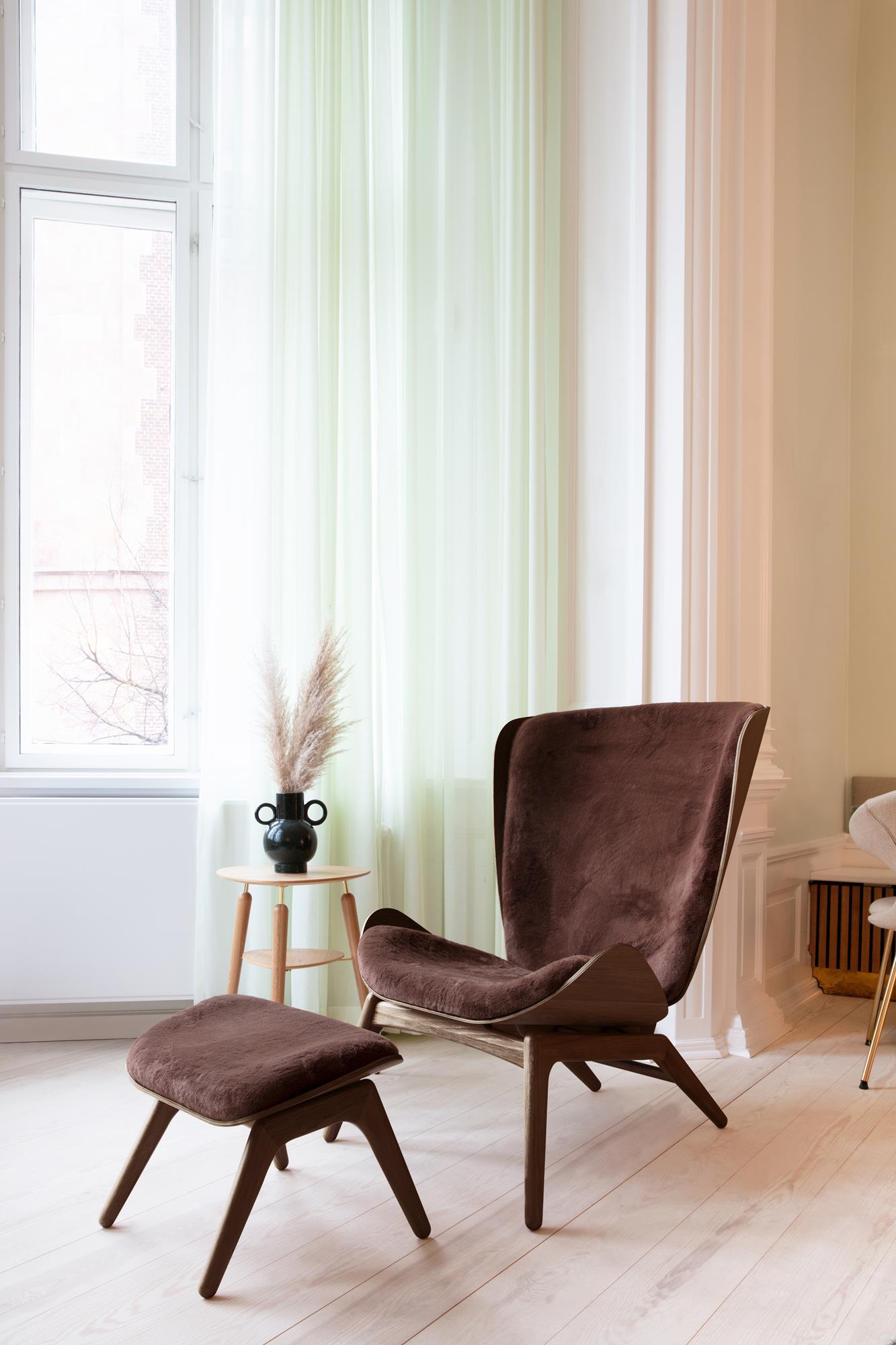 Podnóżek The Reader Teddy na ciemnych dębowych nogach - Umage | FF