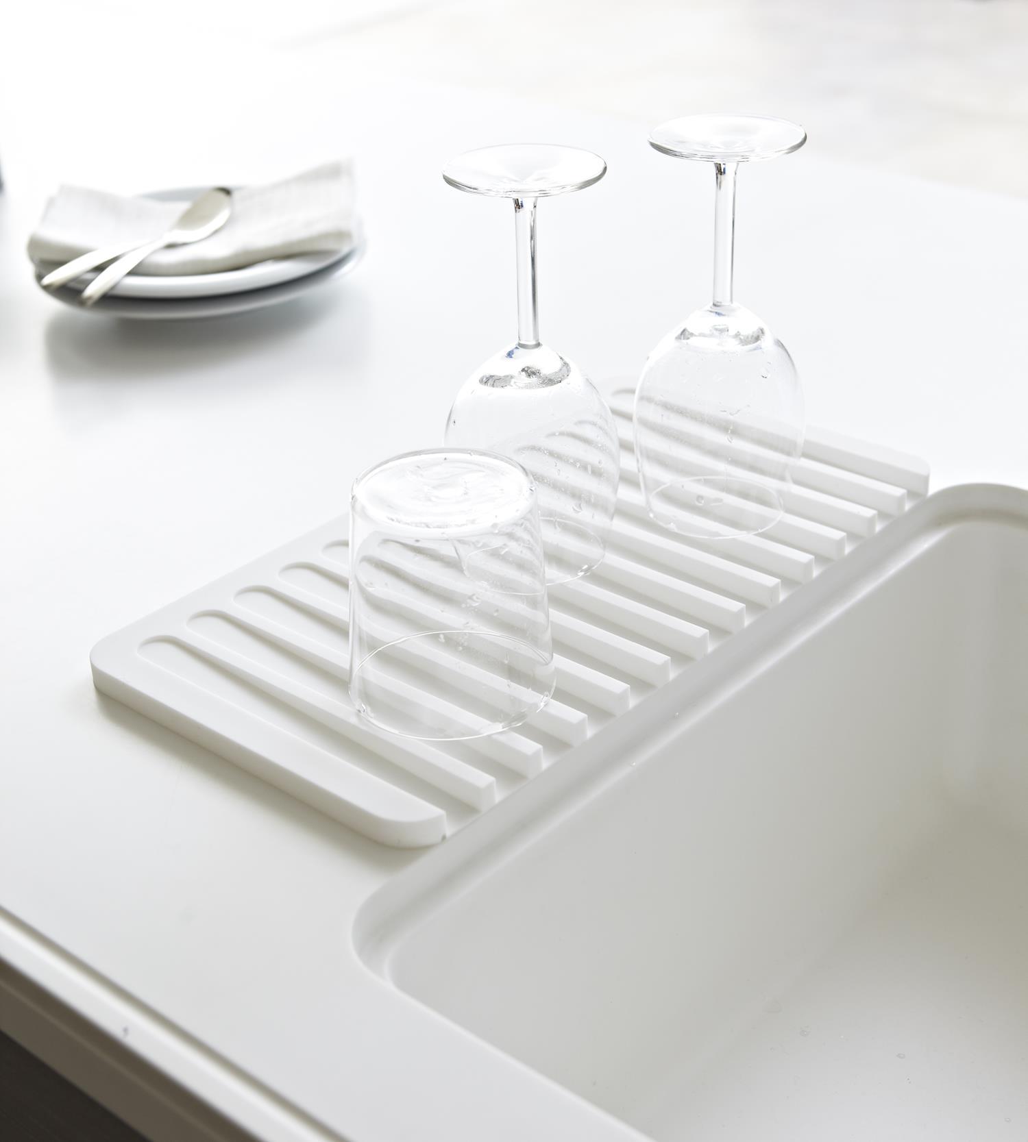 Flow Dish drying rack silicone - Yamazaki YAM-07445 | FormAdore